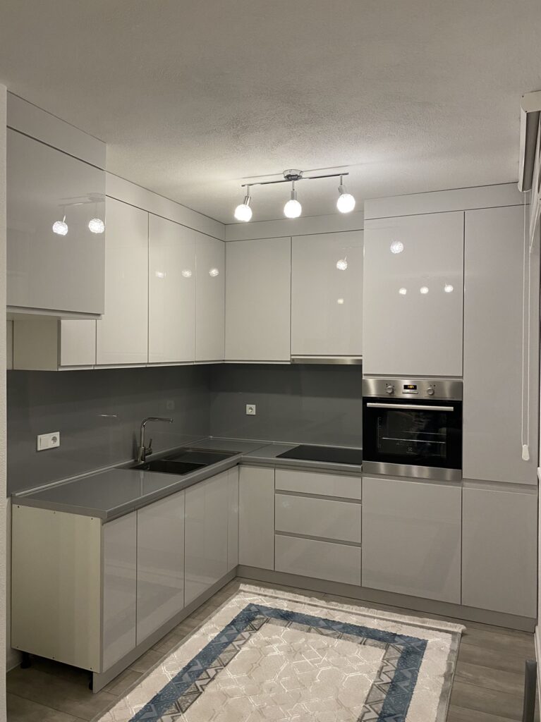 Lakirani medijapan (MDF) - Iverland